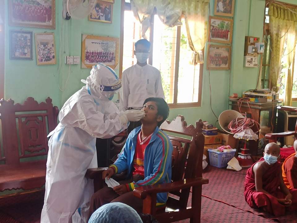 နမ့်စန်တွင် ရတနာပုံ ၅ပါးကျောင်း နှင့် ဒီပင်္ကရာကျောင်းတိုက်ရှိသံဃာတော်မ