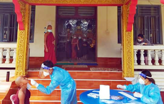 မိုင်းယန်းမြို့ သာသနာ့ရောင်ခြည် ဘုန်းတော်ကြီးကျောင်းရှိ သံဃာတော်များအား