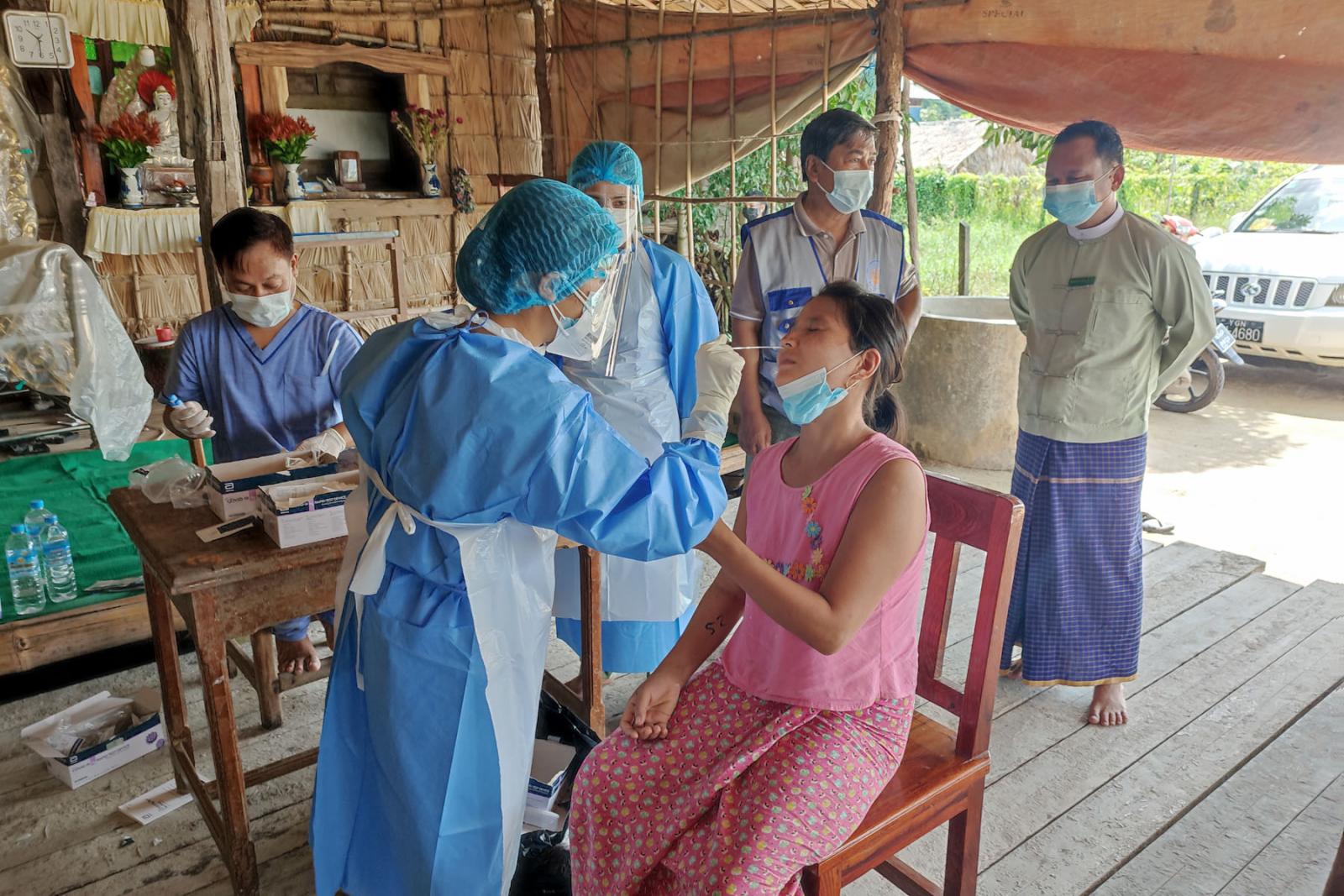 ပေါင်မြို့နယ်၌ ပြည်သူများအား ကိုဗစ်-၁၉ ရောဂါပိုး ရှိ၊ မရှိ RDT Tesk Kit ...