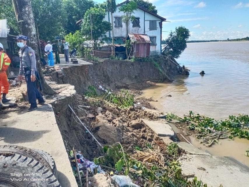 ဝါးခယ်မမြို့နယ်၌ မြစ်ရေတိုက်စား၍ မြစ်ကမ်းပါးပြိုကျမှုဖြစ်ပွားသဖြင့