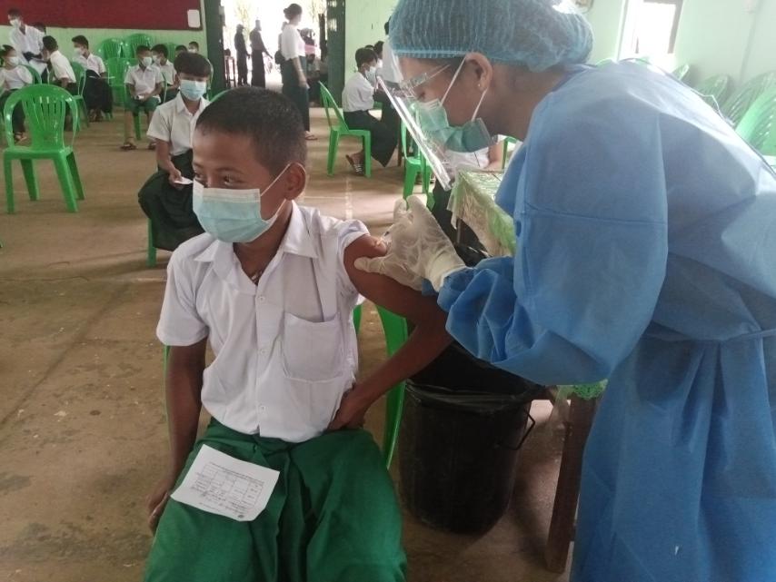 ကျိုက်မရောမြို့နယ်၌ အသက် ၁၂ နှစ်အထက် ကျောင်းသား ကျောင်းသူများအား ကိုဗစ