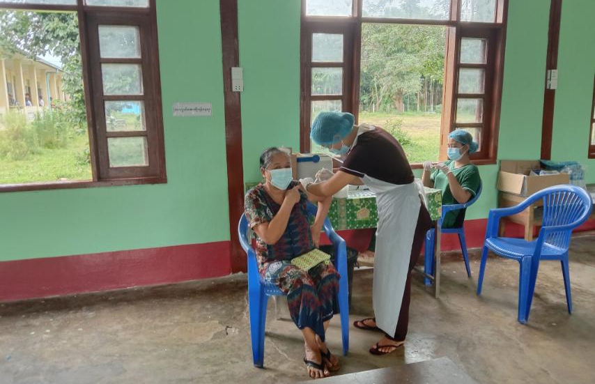 ကမမောင်းမြို့၌အသက် ၁၈ နှစ်နှင့်အထက် တစ်ကြိမ်တစ်ခါမျှ ကာကွယ်ဆေးထိုးနှံခြင်းမရှိသေး သည့် ပြည်သူမ