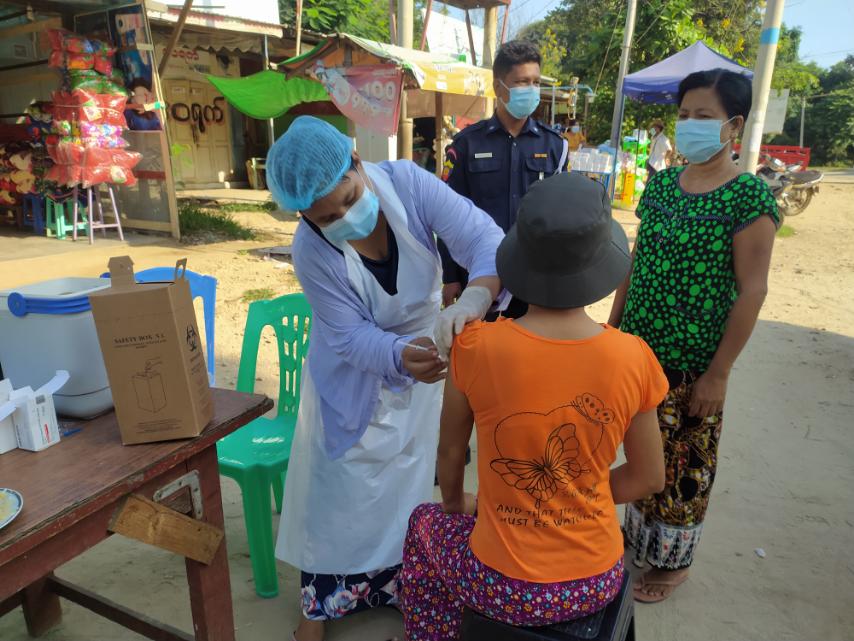နွားထိုးကြီးမြို့နယ်တွင် အသက် ၁၈ နှစ်အထက်ပြည်သူများအား ပထမအကြိမ် ကိုဗစ