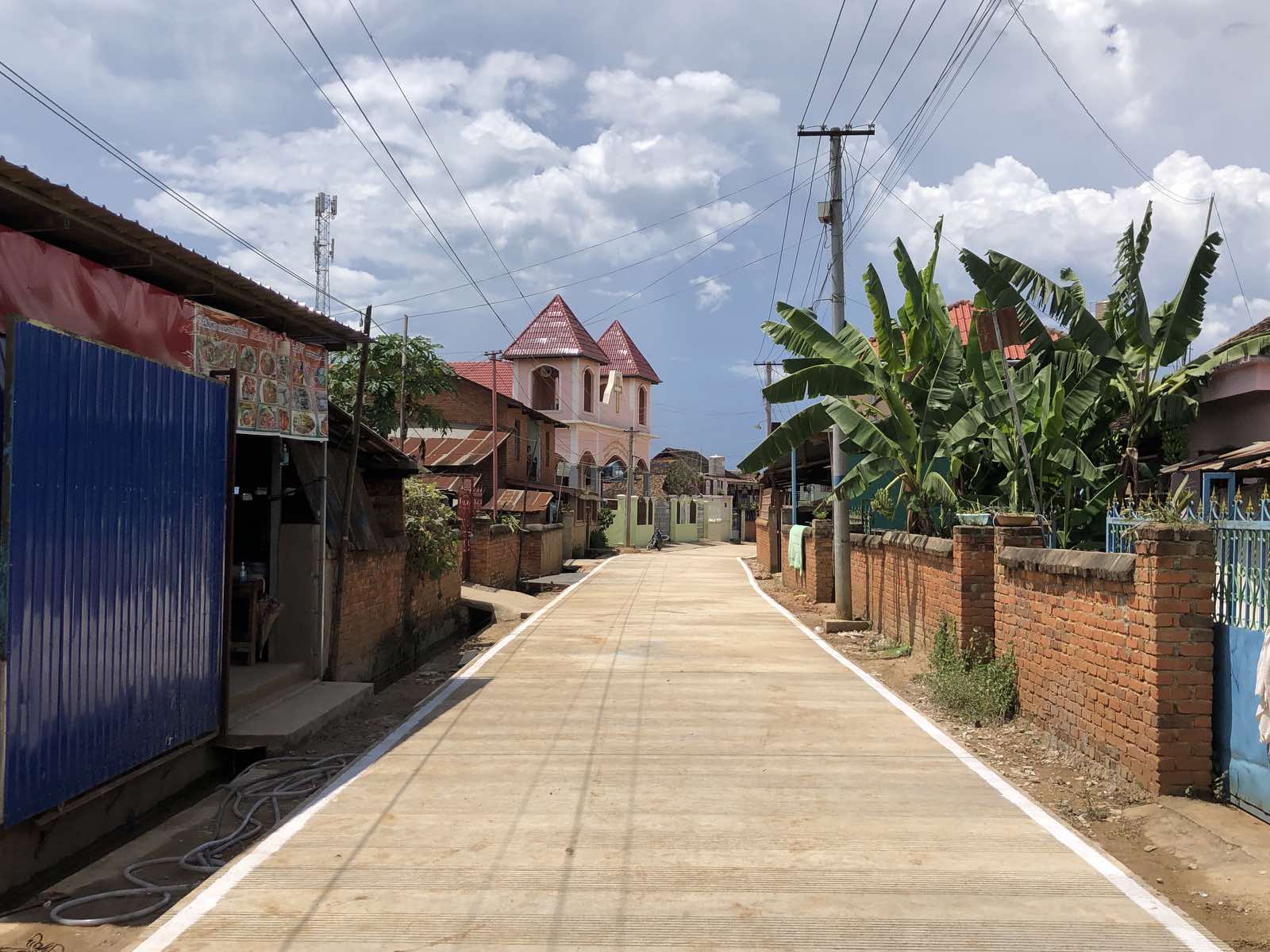 မိုင်းယန်းမြို့ ဧဒင်လမ်း ကွန်ကရစ်ခင်းခြင်းလုပ်ငန်း ရာနှုန်းပြည့်ပြီးစီး