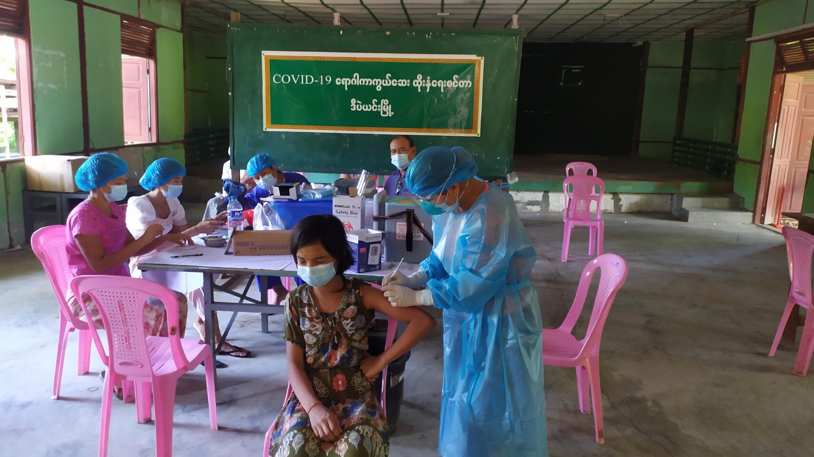 ဒီပဲယင်းမြို့နယ်၌ အသက် ၁၂ နှစ်အထက် ကျောင်းသား၊ ကျောင်းသူများအား ကိုဗစ