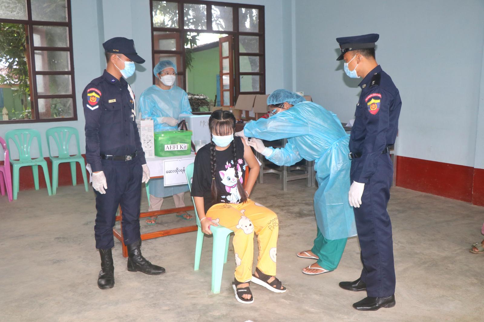 မိုင်းဖြတ်မြို့နယ်၌ အသက် ၁၂ နှစ်အထက် ကျောင်းသား၊ ကျောင်းသူများကို ကိုဗစ