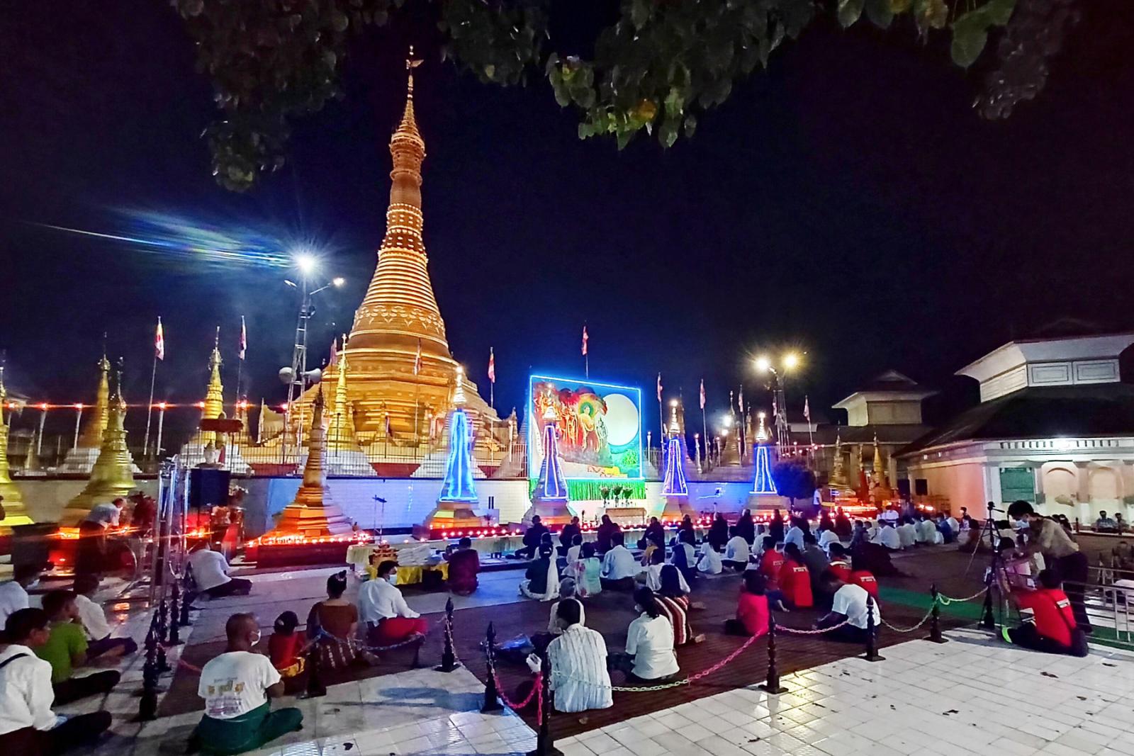 မုဒုံမြို့နယ် သမိုင်းဝင်ဆံတော်ရှင် ကန်ကြီးစေတီတော်၌ ဆီမီး ၁၀၀၀ ကပ်လှူထ