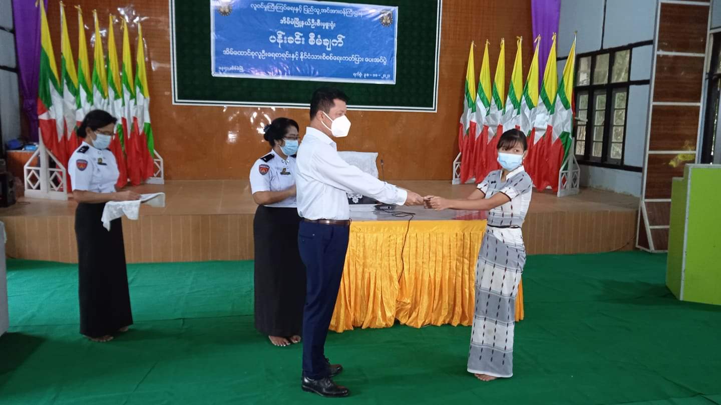 ဧရာဝတီတိုင်းဒေသကြီးအစိုးရအဖွဲ့ဝန်ကြီးချုပ် ဦးတင်မောင်ဝင်း အိမ်မဲမြို့နယ