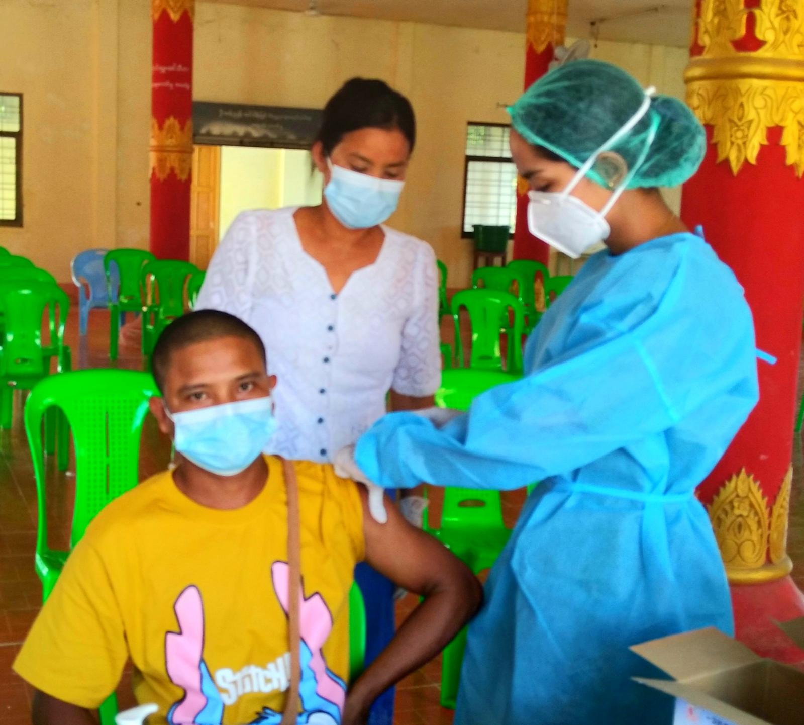 ဂွမြို့နယ်တွင် ကိုဗစ် ၁၉ ရောဂါ ကာကွယ်ဆေး စတုတ္ထအသုတ် ပထမအကြိမ် ဆက်လက