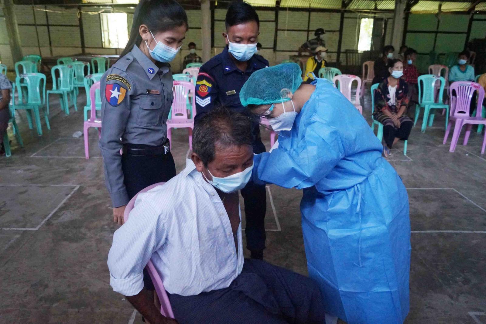 ငါန်းဇွန်မြို့နယ်တွင် ကိုဗစ် ၁၉ ရောဂါ ကာကွယ်ဆေး ဒုတိယအသုတ် ဒုတိယအကြိမ် ဆက်လက် ထိုးနှံပေး 