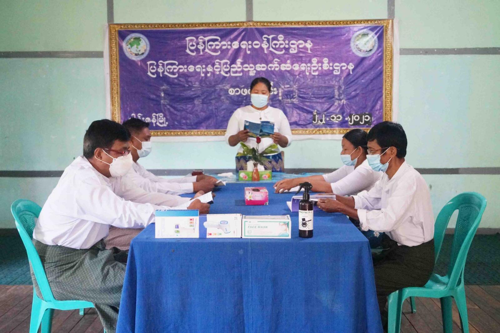 ပြန်ကြားရေးနှင့်ပြည်သူ့ဆက်ဆံရေးဦးစီးဌာန ငါန်းဇွန်မြို့နယ်ရုံး၌ ဝန်ထမ်းမ