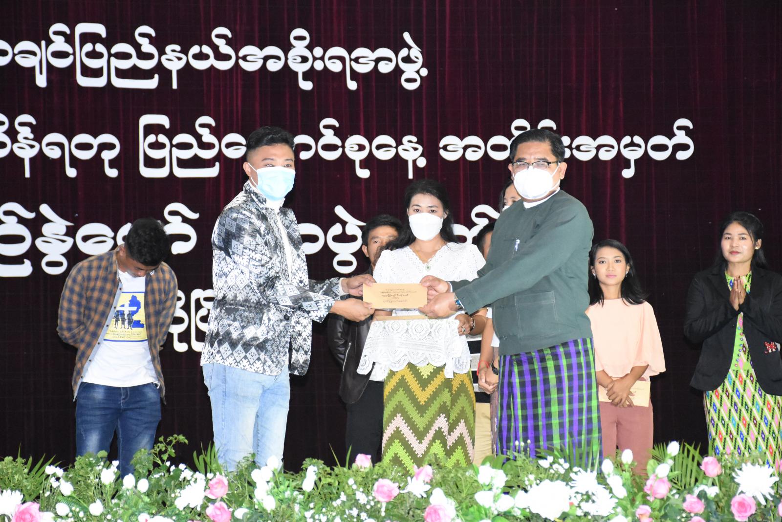 ကချင်ပြည်နယ်၀န်ကြီးချုပ်က ၇၅ နှစ်မြှောက်စိန်ရတု ပြည်ထောင်စုနေ့ အထိမ်းအမှတ် ‘‘တူယှဉ် နွှဲပျော