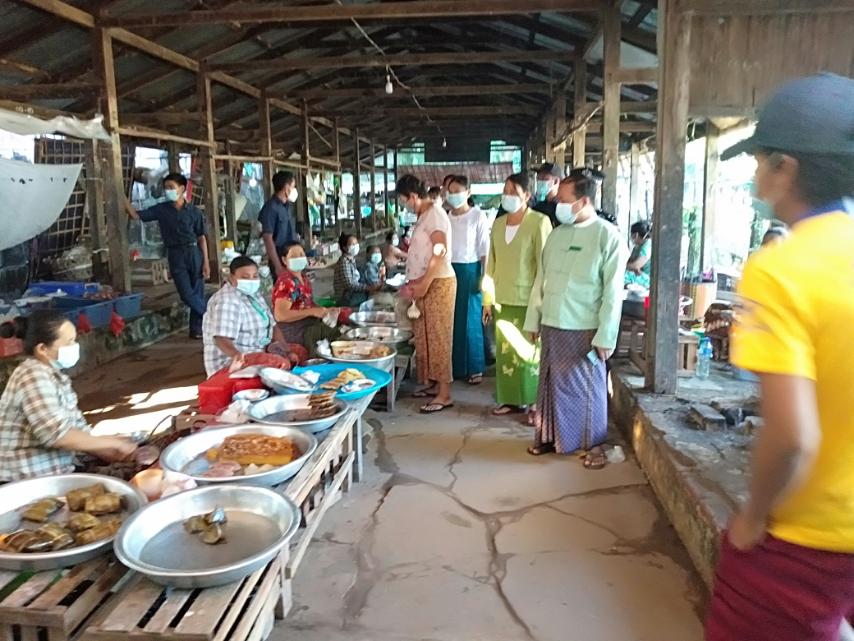 ကဝမြို့၌ မြို့မဈေးကြီးအတွင်းရှိ ဈေးဆိုင်များကို ကိုဗစ် ၁၉ စည်းကမ်းချက်မ