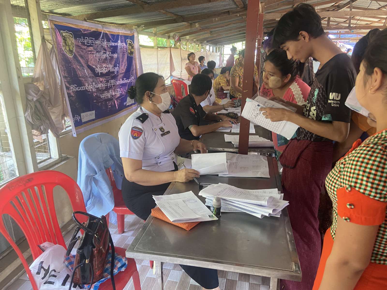 မင်္ဂလာဒုံမြို့နယ်တွင် လူမှုဘဝပြည့်စုံဖို့ နိုင်ငံသားကတ်ကိုင်ကြစို့ ပန်းခင်းစီမံချက်ဖြင့် နိုင