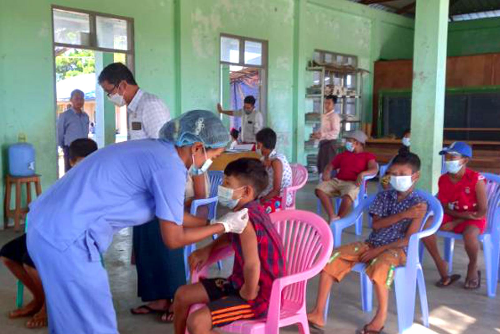 ထန်းတပင်မြို့နယ်တွင် အသက် ၁၂ နှစ်အထက် ကျောင်းသား၊ ကျောင်းသူများအား