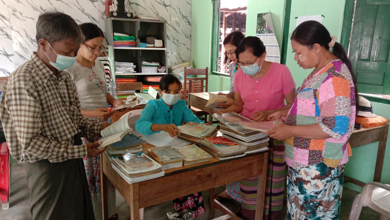 ဒေးဒရဲမြို့၌ စာဖတ်ရှိန်မြှင့်တင်ရေး မိုဘိုင်းစနစ်ဖြင့် စာအုပ်များ င