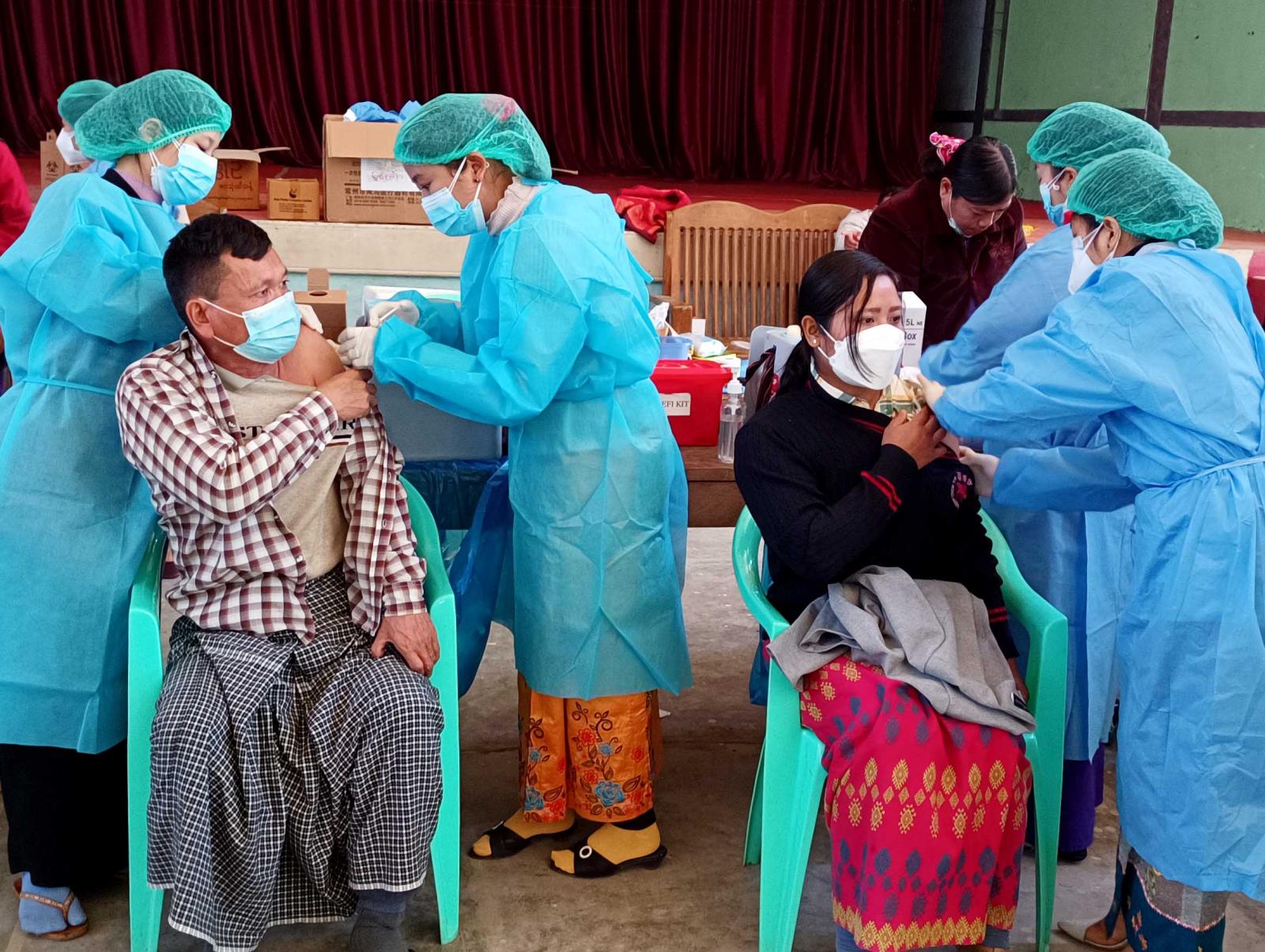 မိုးညှင်းမြို့၌ ကိုဗစ် ၁၉ ရောဂါ ကာကွယ်ဆေးနှစ်ကြိမ်ထိုးနှံပြီးသူ နိုင