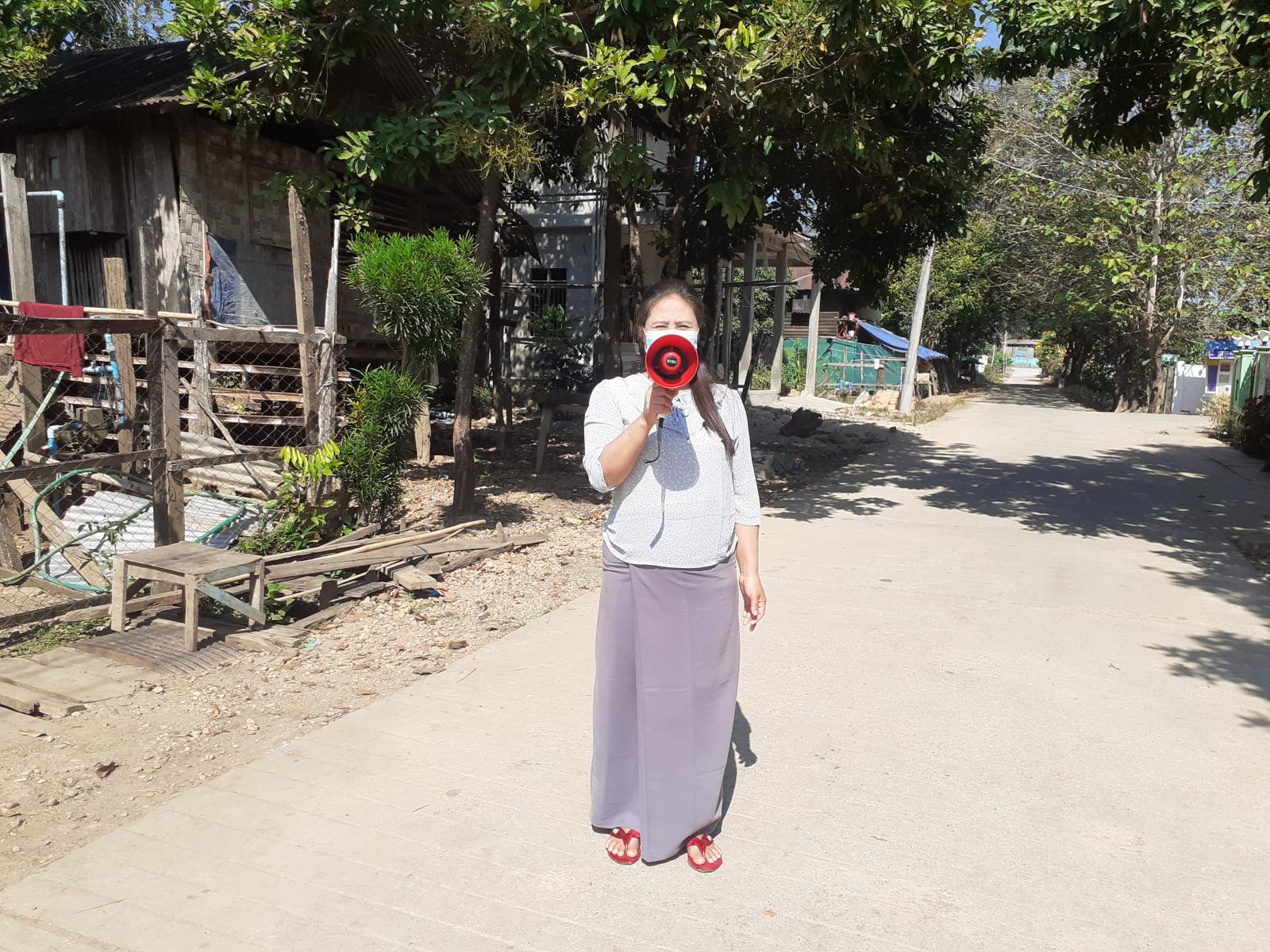 ကျိုက်ဒုံမြို့၌ ပိုးကရင်ဘာသာ၊ မြန်မာဘာသာဖြင့် ကိုဗစ် ၁၉ ဗီဇပြောင်း မျိုးကွဲ အိုမီခရွန် Omicron 