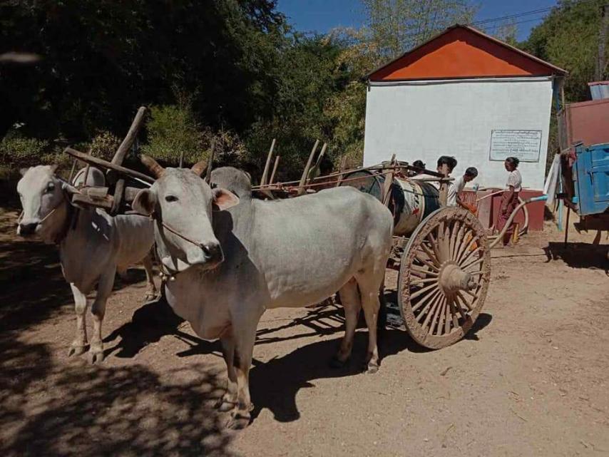 ဝေမျှခြင်းပရဟိတမိသားစုမှ စည်းကံတဲတိုက်သို့ သောက်သုံးရေ ၁၆၀၀ ဂါလံ လှူဒါန