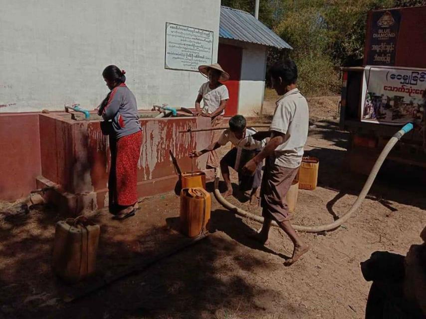 ဝေမျှခြင်းပရဟိတမိသားစုမှ စည်းကံတဲတိုက်သို့ သောက်သုံးရေ ၁၆၀၀ ဂါလံ လှူဒါန