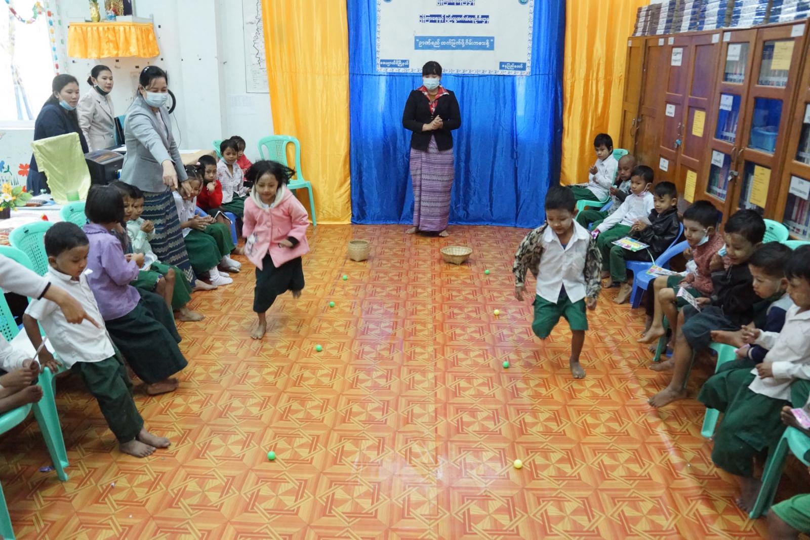၇၅ နှစ်မြောက် စိန်ရတုပြည်ထောင်စုနေ့ကို ကြိုဆိုဂုဏ်ပြုသောအားဖြင့် ပြည