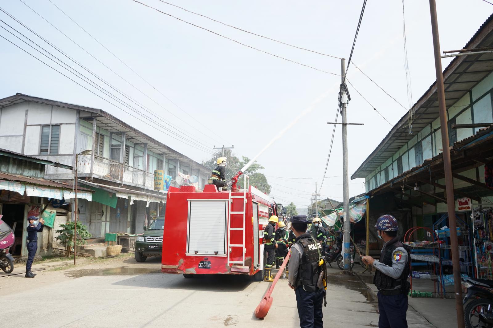 ခန္တီးမြို့ စည်ပင်သာယာမင်္ဂလာဈေးရှေ့၌ မီးဘေးလုံခြုံရေး ဇာတ်တိုက်လေ့ကျင့
