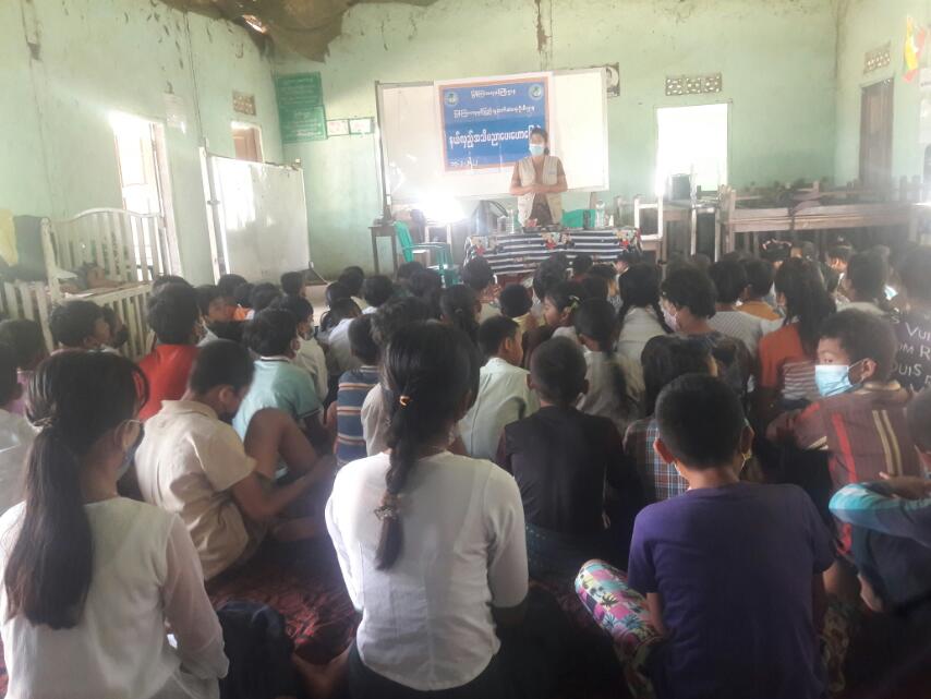 ညောင်လေးပင် မူလွန်လက်ပံပုကျောင်းတွင် အသိပညာပေးဟောပြောပွဲနှင့် နယ်လှည့