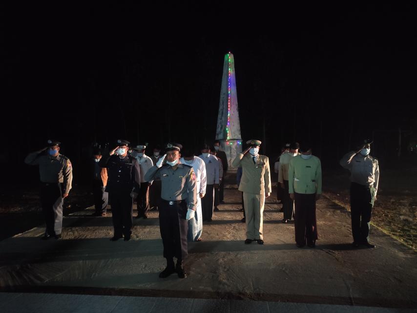 ၇၅ နှစ်မြောက် စိန်ရတု ပြည်ထောင်စုနေ့ အထိမ်းအမှတ် နိုင်ငံတော်အလံအလေးပ