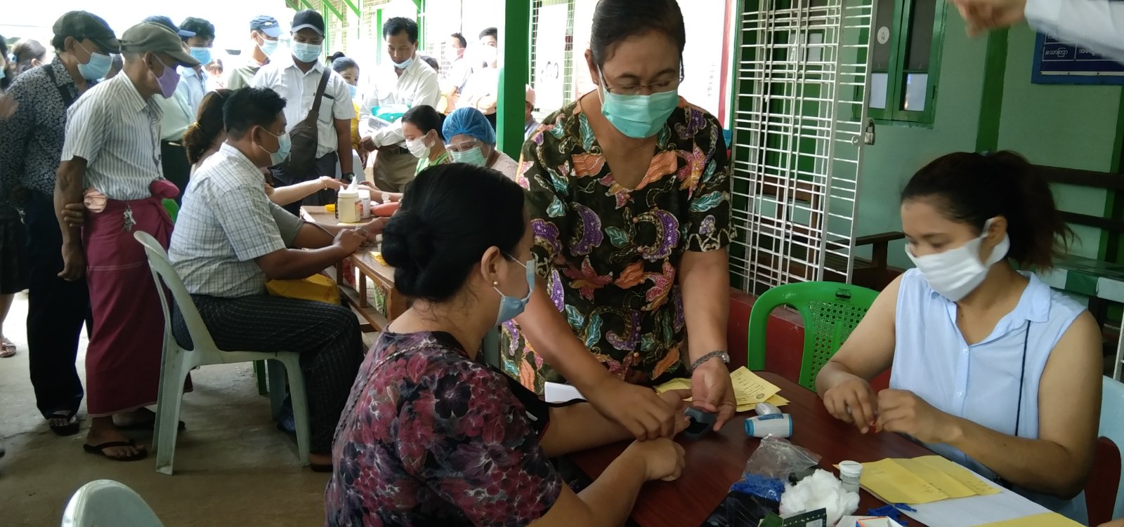 အင်းစိန်မြို့နယ်အတွင်းရှိ နိုင်ငံ့ဝန်ထမ်းများအား ထပ်ဆောင်းကာကွယ်ဆေး