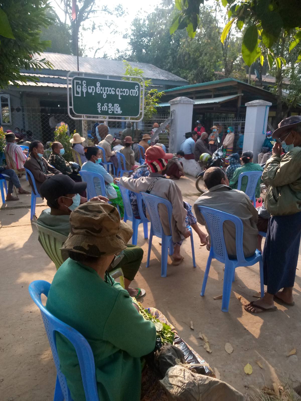 ဒိုက်ဦးမြို့နယ် မြန်မာ့စီးပွားရေးဘဏ်တွင် အငြိမ်းစားဝန်ထမ်းများ၏ ပင်စင