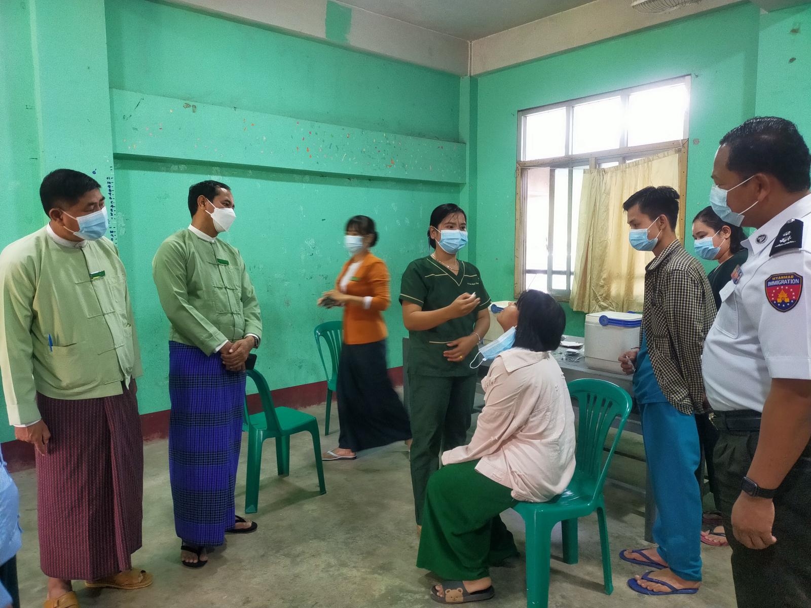 မြဝတီမြို့၌ ကျောင်းသား ကျောင်းသူများအား ပိုလီယိုရောဂါကာကွယ်ဆေးတိုက်က