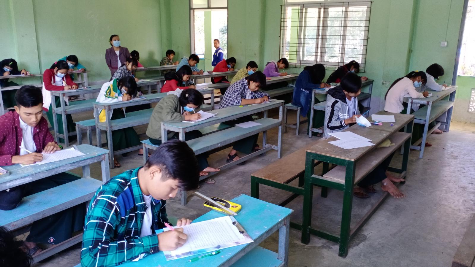 ၇၅ နှစ်မြောက် စိန်ရတုပြည်ထောင်စုနေ့ကို ကြိုဆိုဂုဏ်ပြု စာစီစာကုံး၊ ဆောင