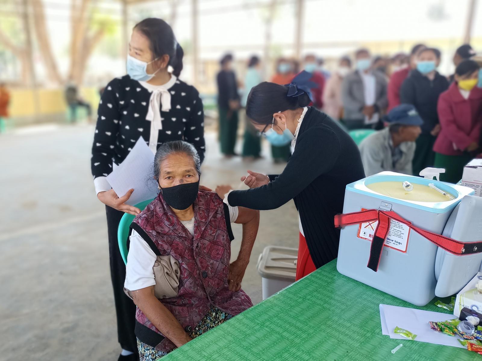 မိုင်းရယ်မြို့နယ်၌ ကိုဗစ် ၁၉ ရောဂါ ထပ်ဆောင်းကာကွယ်ဆေး Booster Dose