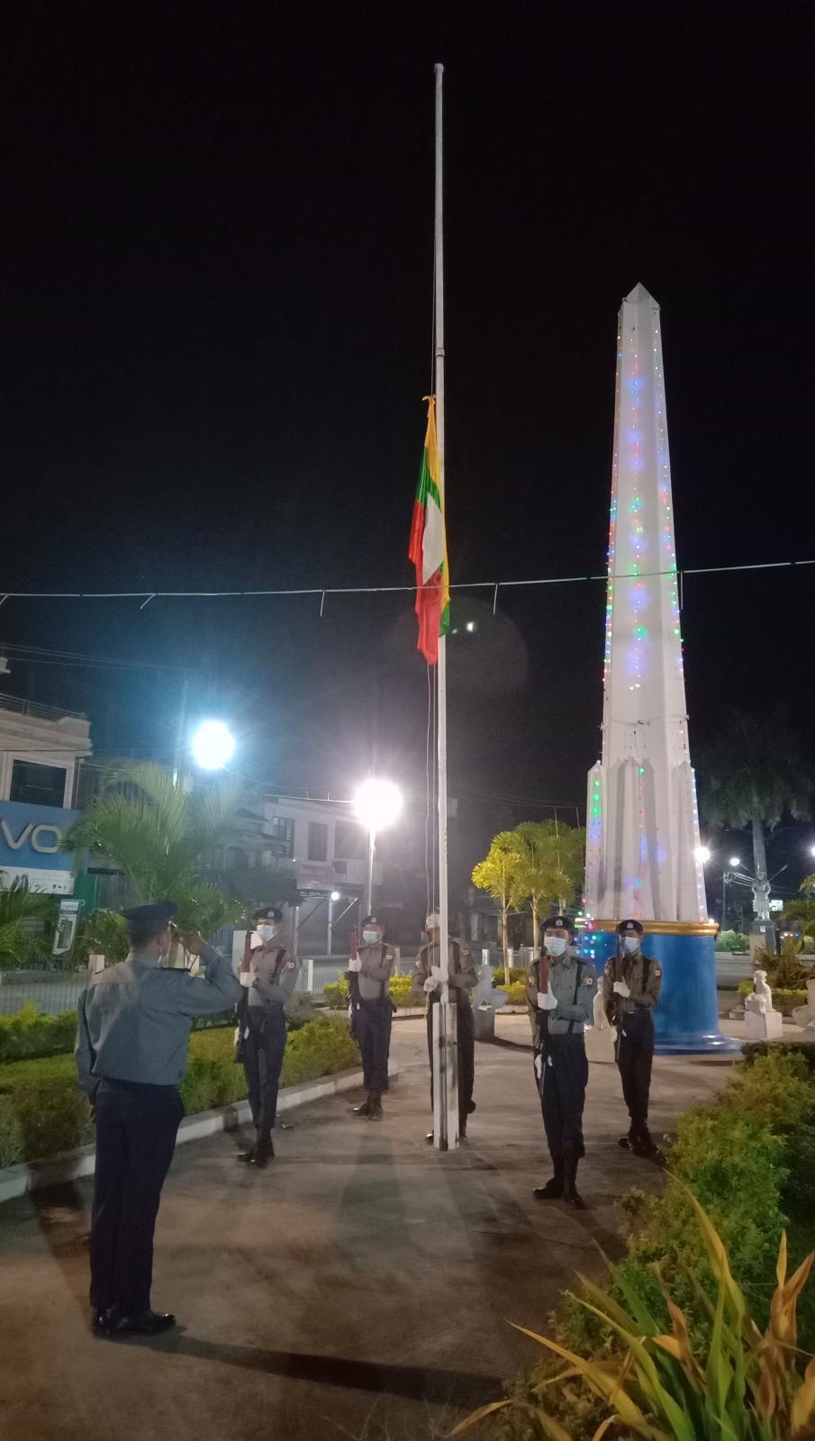 ၇၅ နှစ်မြောက် စိန်ရတု ပြည်ထောင်စုနေ့ အလံတင်အခမ်းအနားနှင့်သဝဏ်လွှာဖတ်က