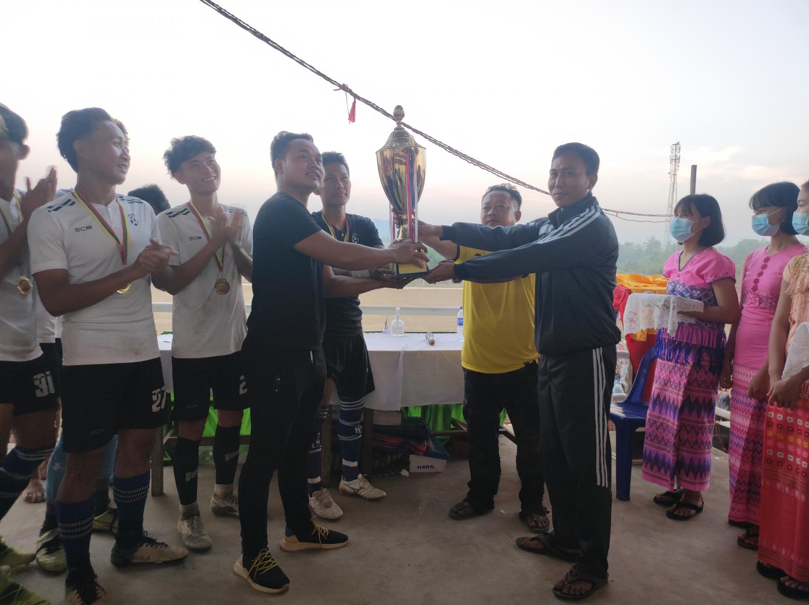 ကမမောင်းမြို့၌ ၇၅ နှစ် မြောက် စိန်ရတုပြည် ထောင်စု နေ့ အထိမ်းအမှတ် ရပ်က
