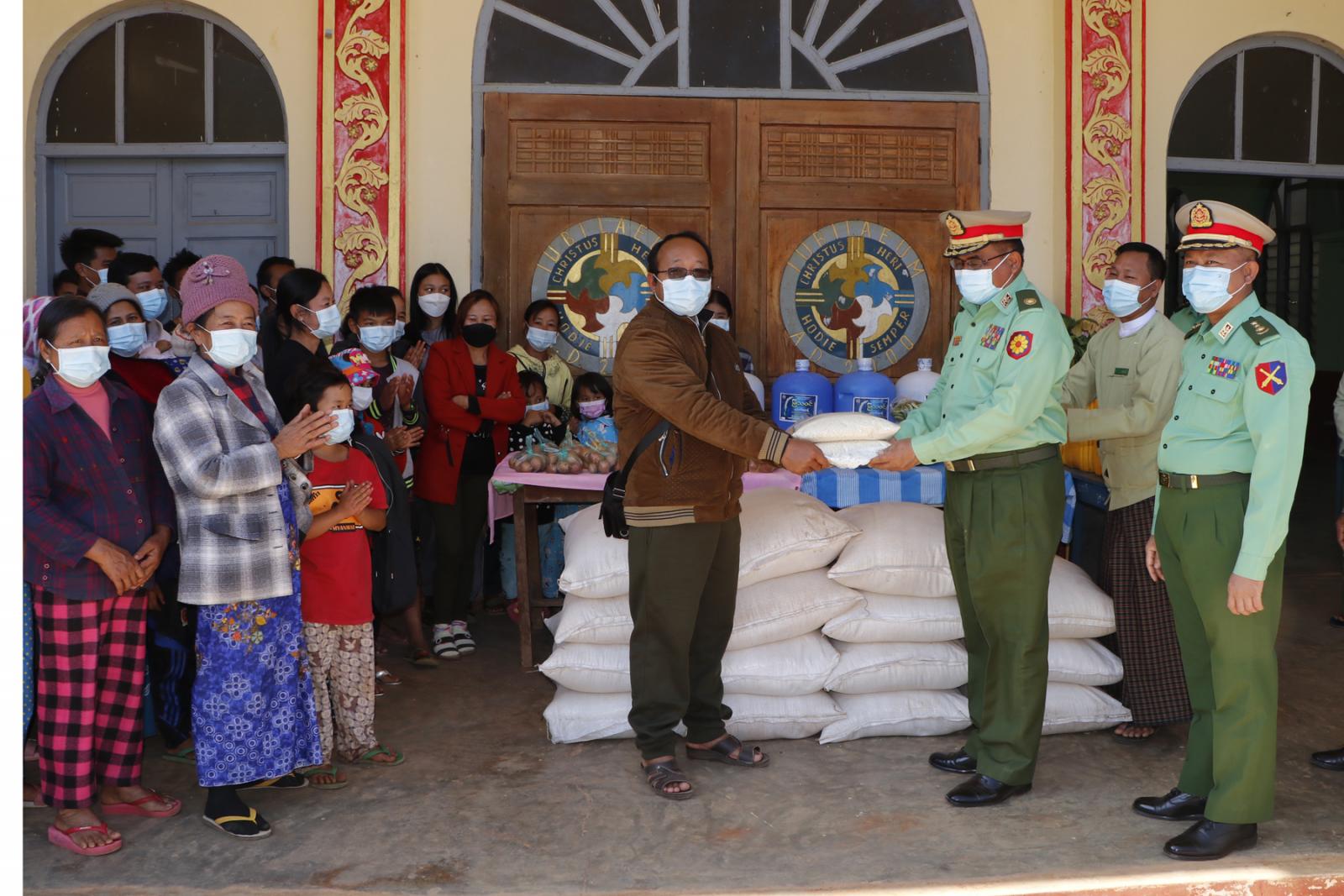 လွိုင်လင်မြို့ Church ကျောင်းတွင် ရောက်ရှိနေသည့် တိုက်ပွဲရှောင်ပြည်သူမ