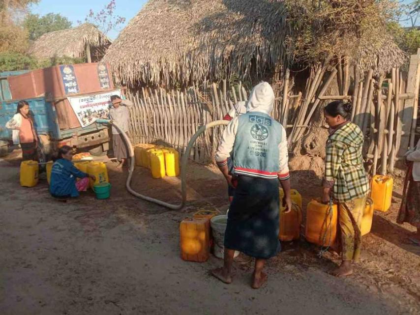 ညောင်ဦးမြို့နယ် ရွာသစ်တောင် ကျေးရွာသို့ ရေဂါလံ ၁၆၀၀ လှူဒါန်း