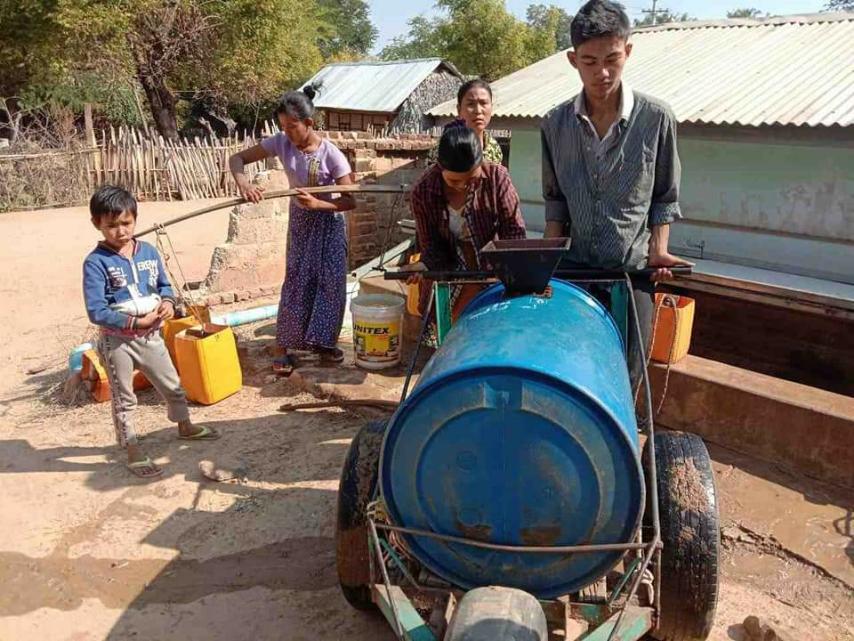 ညောင်ဦးမြို့နယ် အုတ်လှေကားကျေးရွာသို့ ရေဂါလံ ၁၆၀၀ လှူဒါန်း