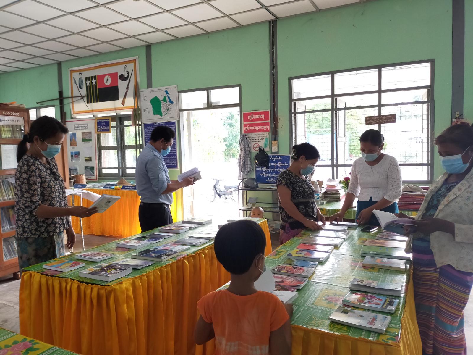 ကြံခင်းမြို့တွင် ၇၇ နှစ်မြောက် တပ်မတော်နေ့ကို ဂုဏ်ပြုကြိုဆိုသောအားဖြင့် နံရံကပ်စာစောင်ပြပွဲနှင့