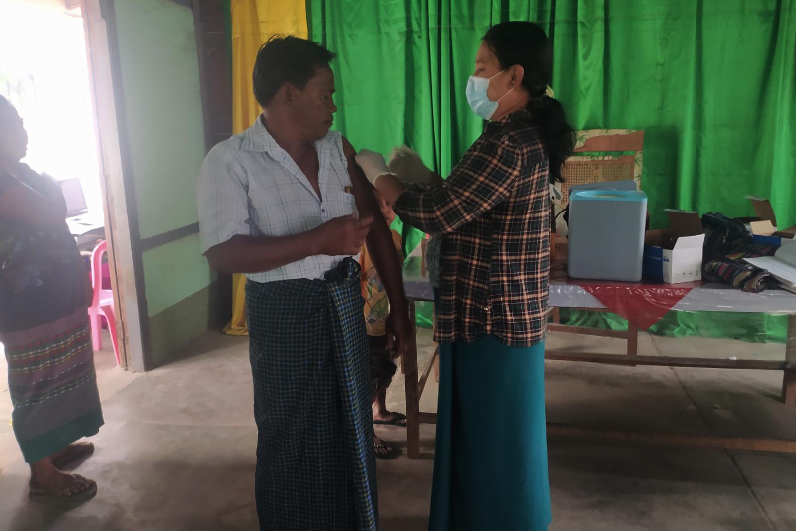 နွားထိုးကြီးမြို့နယ်တွင် အသက် ၁၈ နှစ်အထက်ပြည်သူများအားသတ္တမအသုတ်ပထမအက