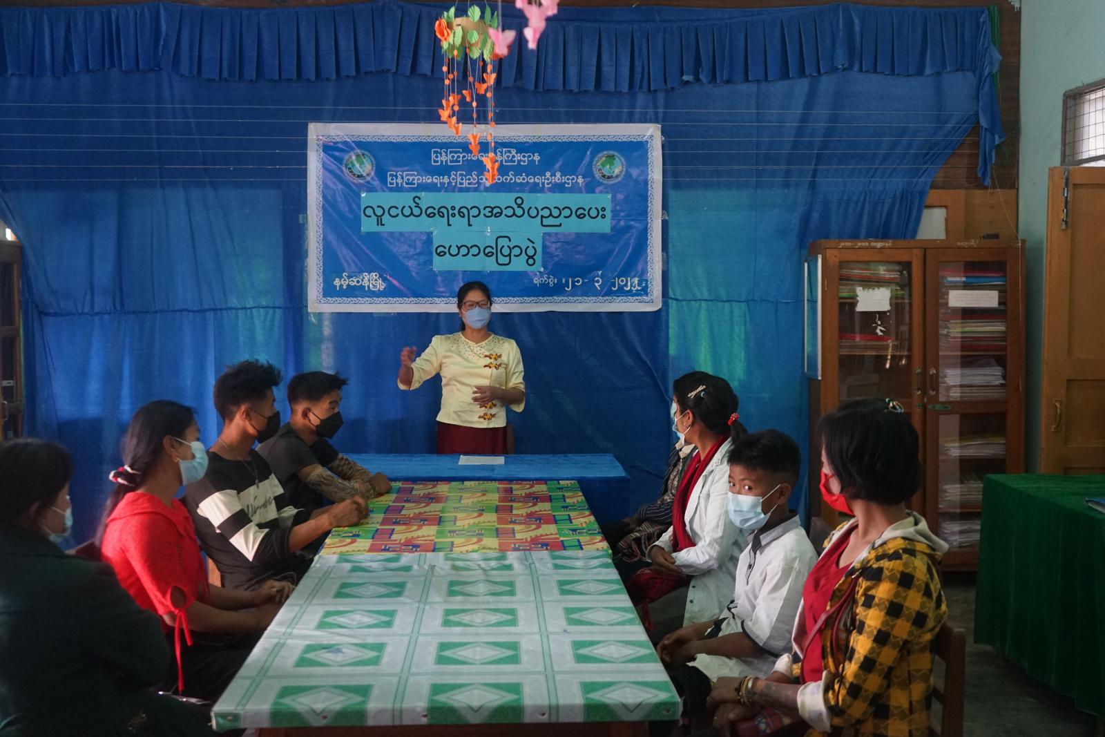 ပလောင်ကိုယ်ပိုင်အုပ်ချုပ်ခွင့်ရဒေသ နမ့်ဆန်မြို့တွင် လူငယ်ရေးရာ အသိပညာပေးဟောပြောပွဲ ကျင်းပ 