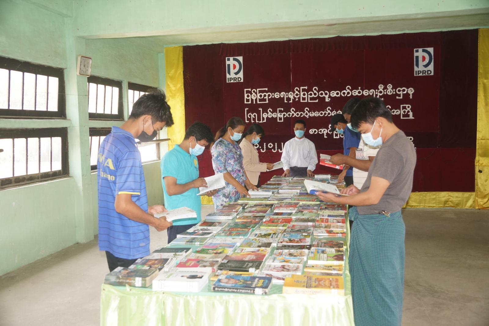 ဗန်းမော်မြို့၌ ၇၇ နှစ်မြောက် တပ်မတော်နေ့အထိမ်းအမှတ်အကြို စာအုပ်ပြပွဲက