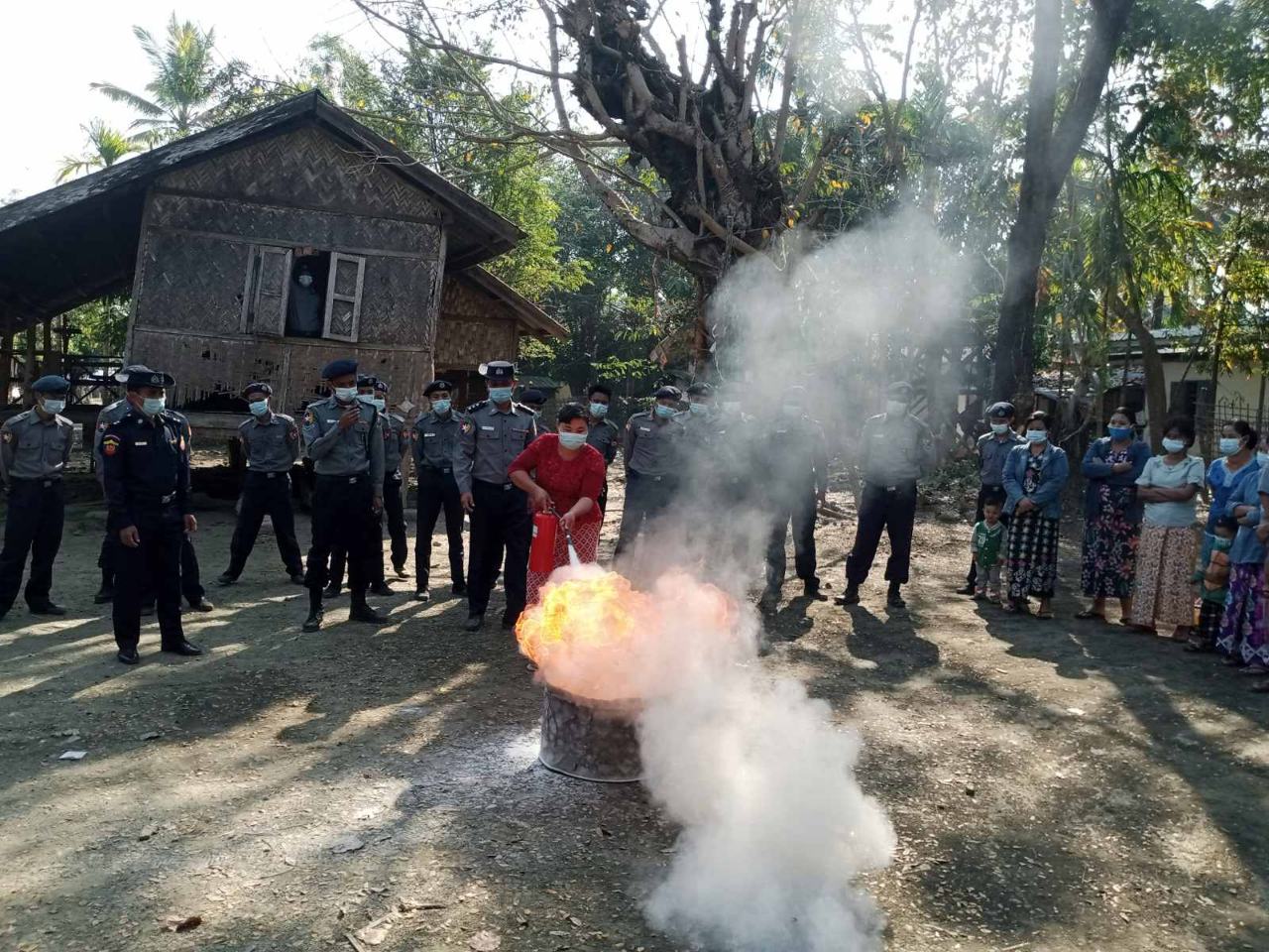 မင်းပြား မြို့မရဲစခန်း၌ မီးဘေးအန္တရာယ်ကြိုတင်ကာကွယ်ရေး အသိပညာပေးခြင်းန