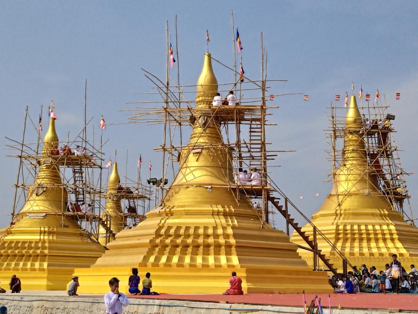လှိုင်းဘွဲမြို့နယ် ကြာအင်းကျေးရွာတွင် နောင်တော်ကြီးစေတီ ထီးတော်တင်ပွဲန