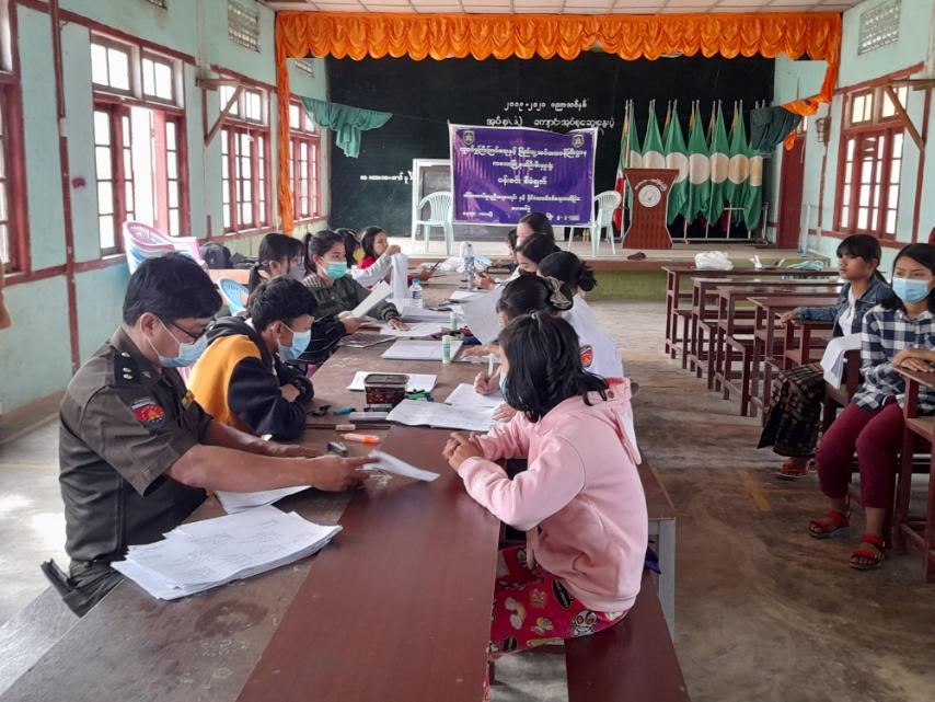 ကလေးမြို့နယ်၊ အင်ဒိုင်းကြီးကျေးရွာ၌ ပန်းခင်းစီမံချက်ဖြင့် ကျောင်းသား၊ က