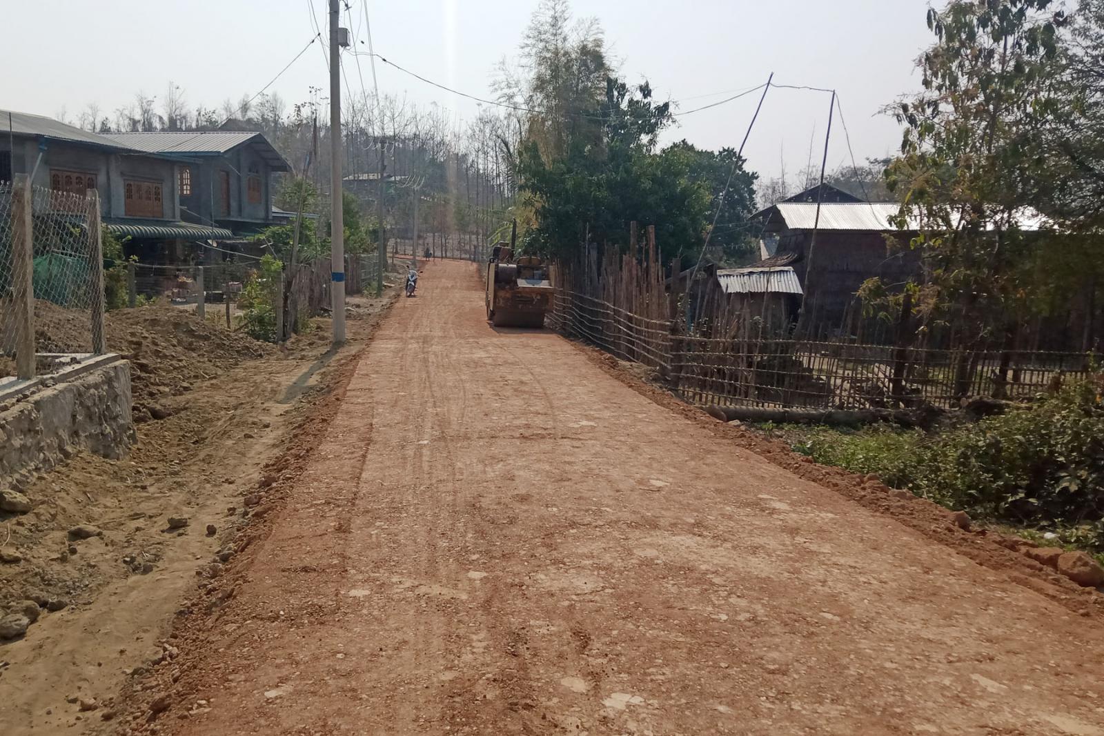 ကံမမြို့ အမှတ် ၄ ရပ်ကွက် ကွမ်းခြံလမ်းသွယ် ၃ အား မြေသားလမ်းအဖြစ်မှ မ