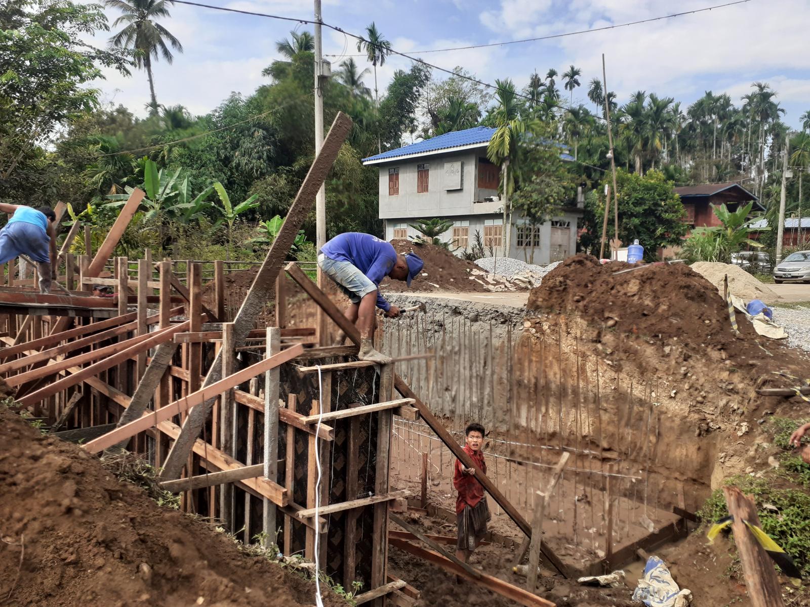 ကျိုက်ဒုံမြို့ အမှတ် ၂ ရပ်ကွက်၊ဘုရင့်နောင်လမ်းလမ်းမကြီးပေါ်တွင် Rc