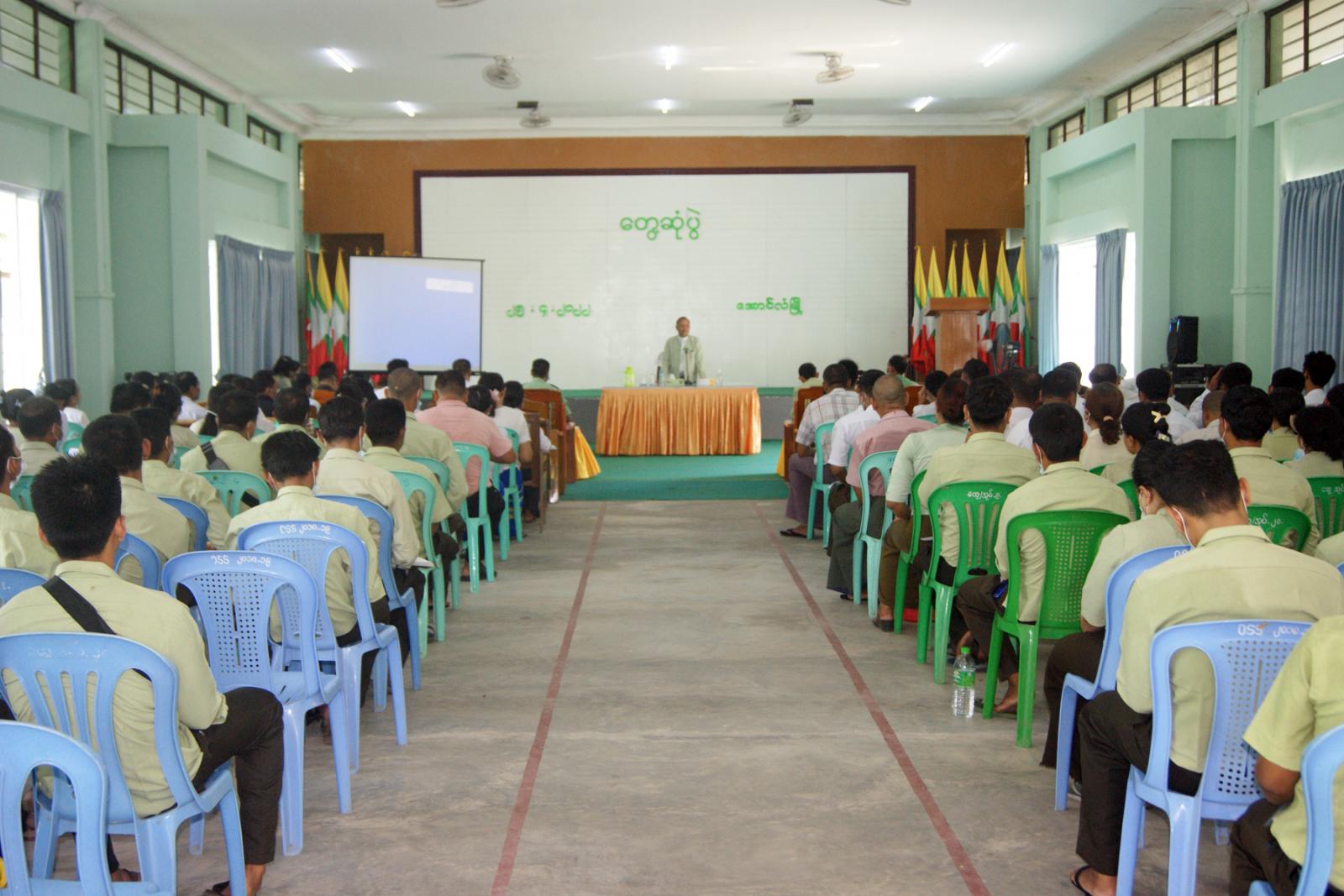 မကွေးတိုင်းဒေသကြီးအစိုးရအဖွဲ့၊ အတွင်းရေးမှူး ဦးသန်းဆွေဝင်းနှင့်အဖွဲ့ဝင