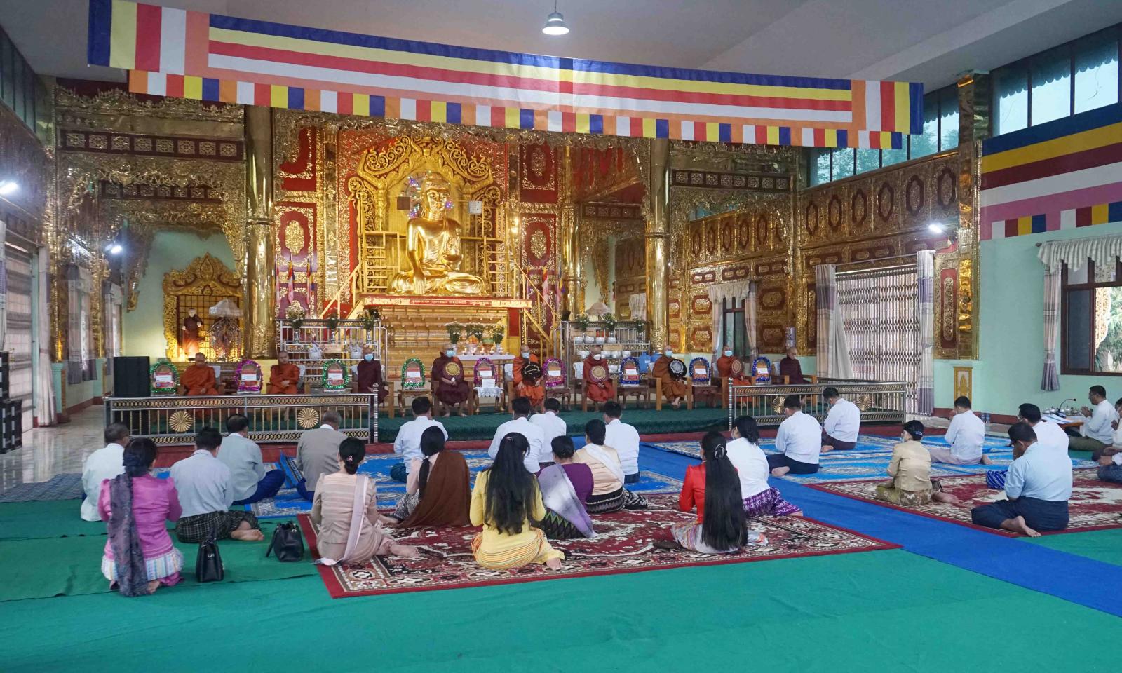 ကယားပြည်နယ်အစိုးရအဖွဲ့က ဦးဆောင်၍ မိုးကောင်းမဟာမြတ်မုနိဘုရားကြီးအား ရေသပ္ပာယ်ပူဇော်ခြင်း မင