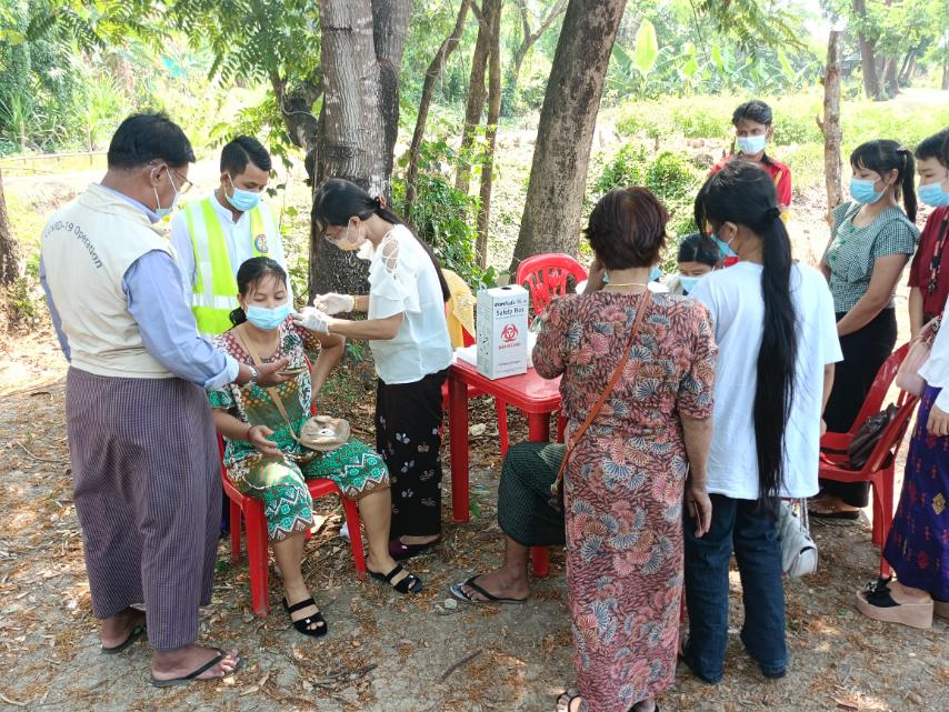 ဝါးခယ်မမြို့နယ် မြို့အဝင် ထွက် စစ်ဆေးရေးဂိတ်တွင် ကိုဗစ် ၁၉ ရောဂါ ကာကွယ